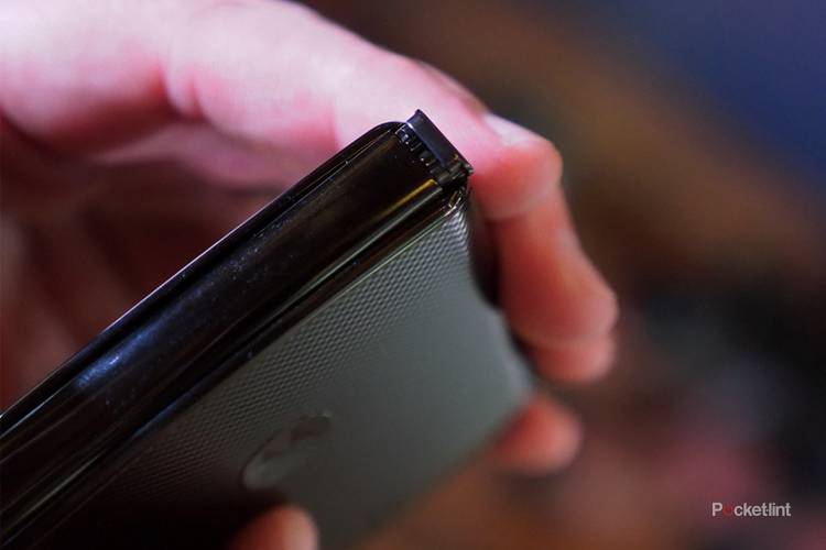 Motorola Razr review: It's flip to be square
