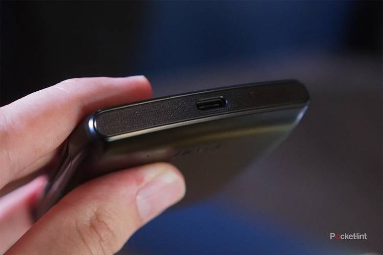 Motorola Razr review: It's flip to be square