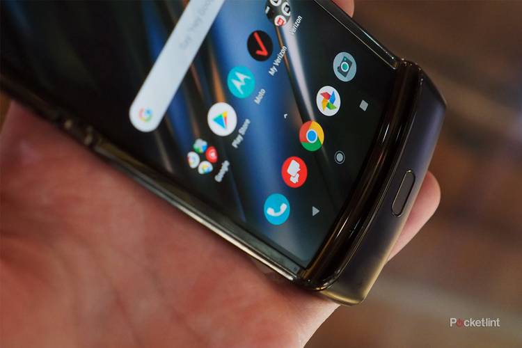 Motorola Razr review: It's flip to be square