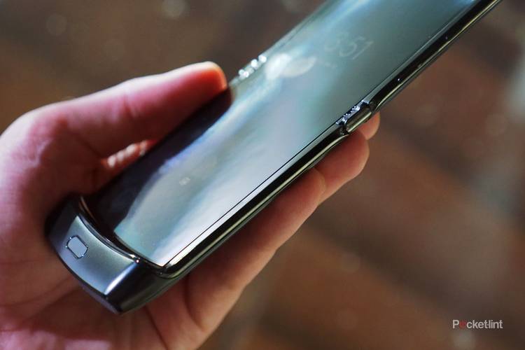 Motorola Razr review: It's flip to be square