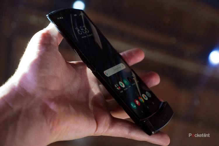 Motorola Razr review: It's flip to be square