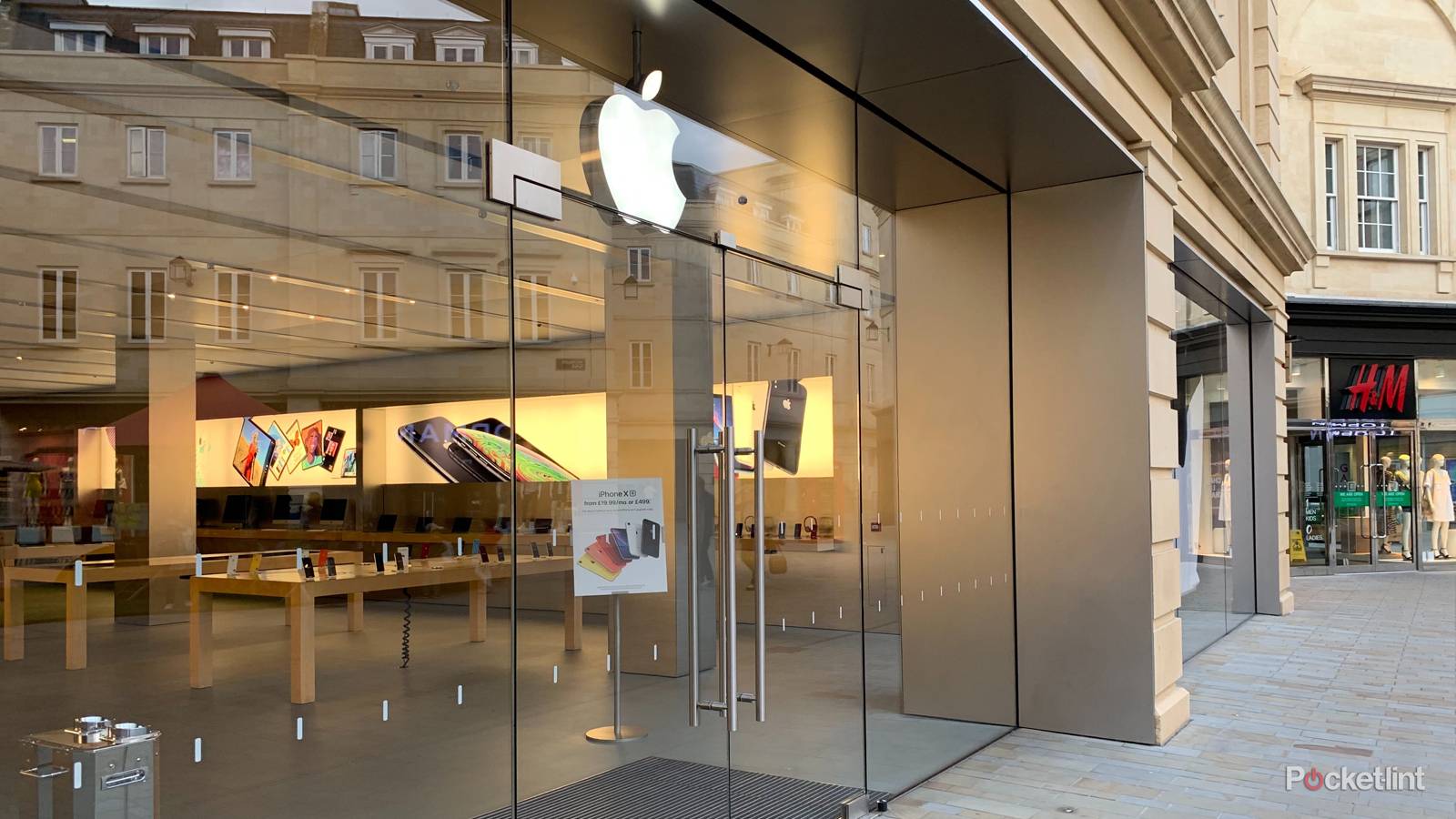 Apple has closed down all its stores worldwide