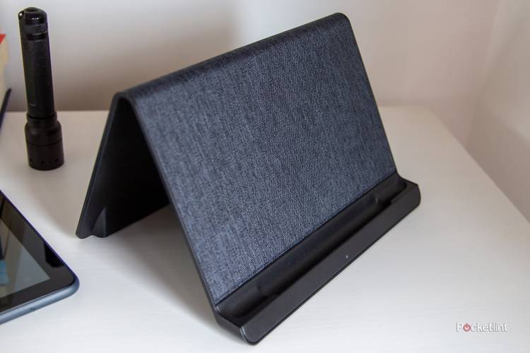 A closer look at Amazon's Wireless Charging Dock for the Fire HD 8