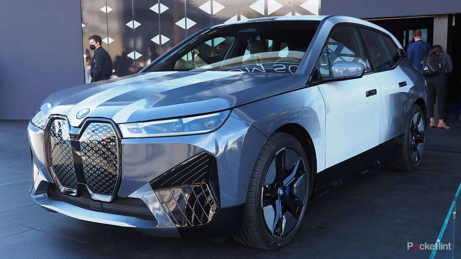 BMW demonstrates E Ink colour changing car at CES 2022