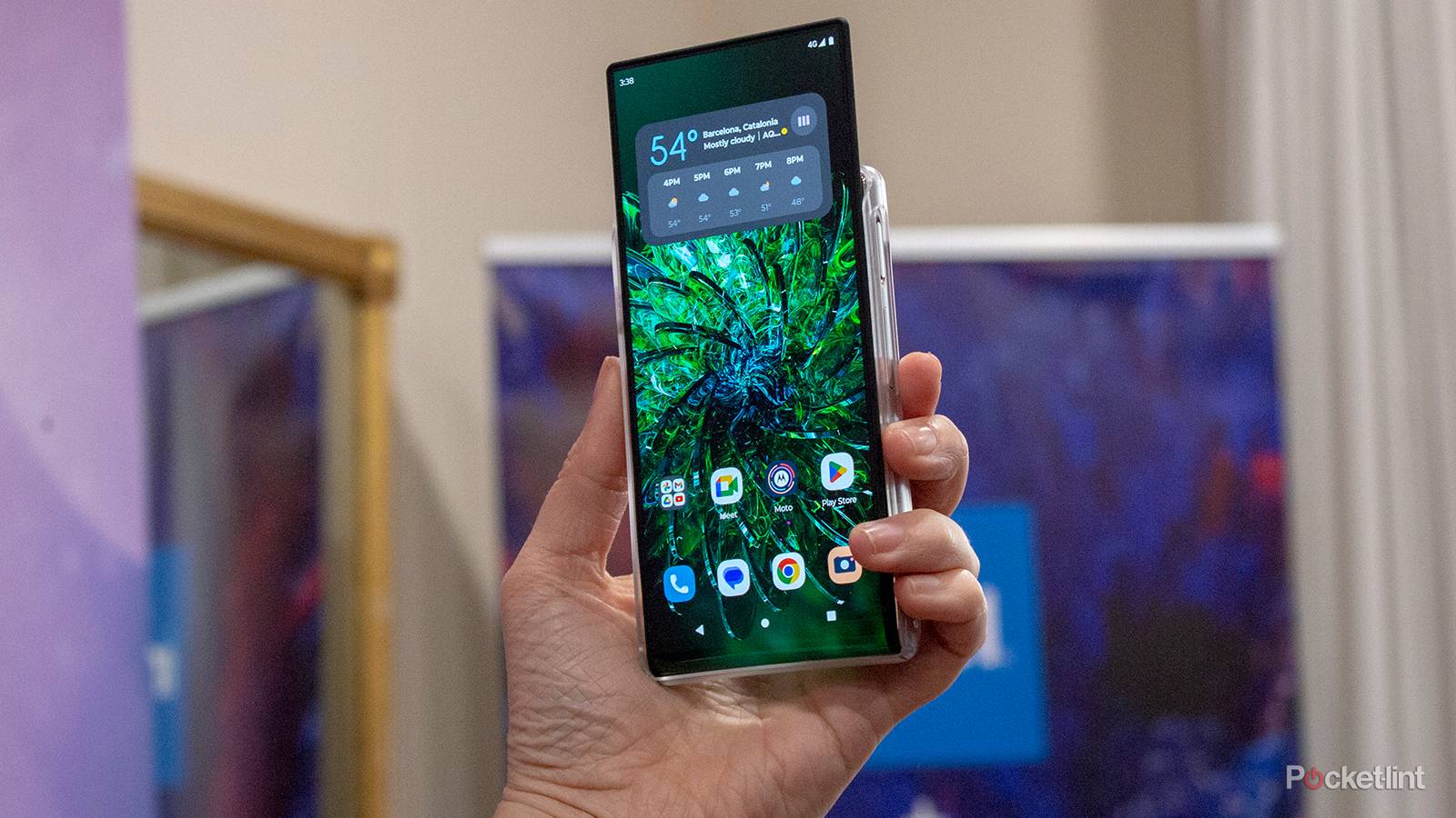Motorola Rizr rollable concept phone first look: Making foldables look ...
