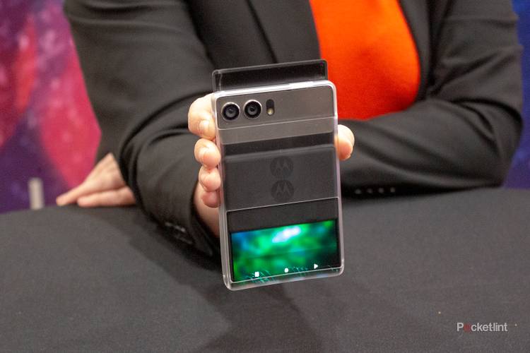 Motorola Rizr rollable concept phone first look: Making foldables look ...