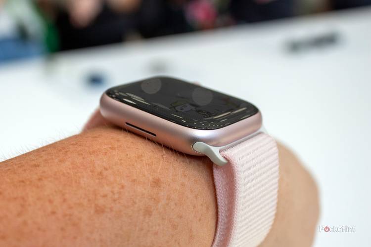 Apple Watch Series 9 vs Watch SE: Which one is right for you?