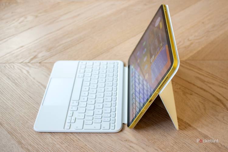 I've been using the Apple Magic Keyboard Folio and this is the must-have accessory for your iPad ...