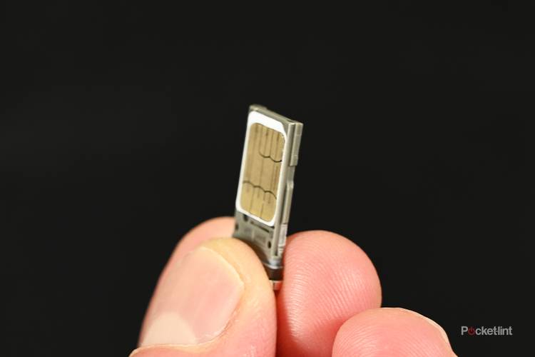 How to insert or remove a SIM card on most phones