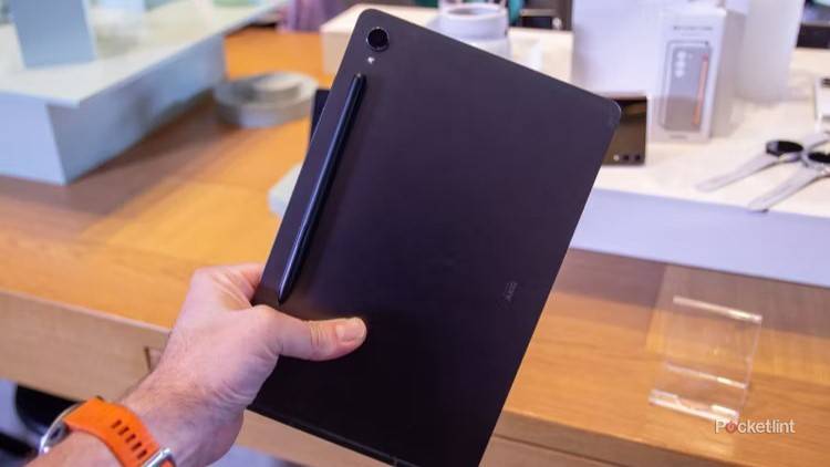 Samsung Galaxy Tab S9 FE vs Galaxy Tab S9: What's the difference?