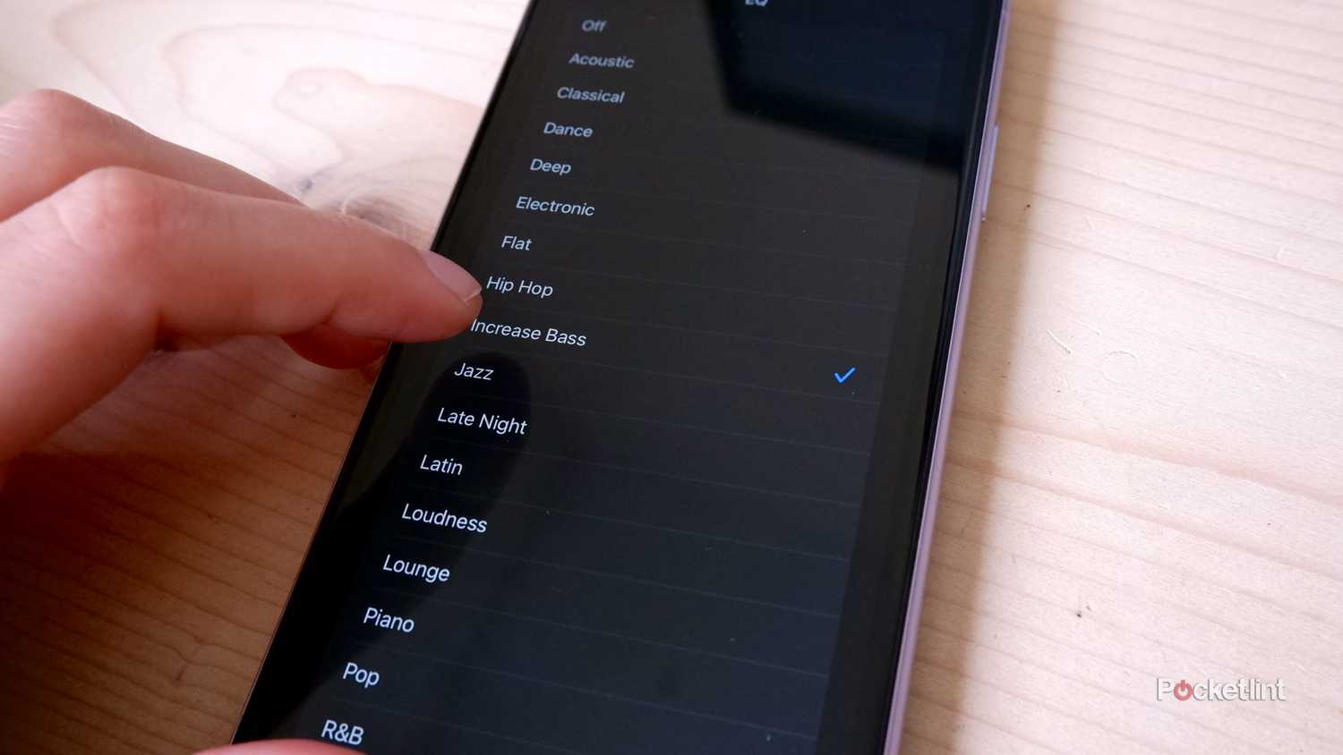 4 phone settings that make my music sound bassier