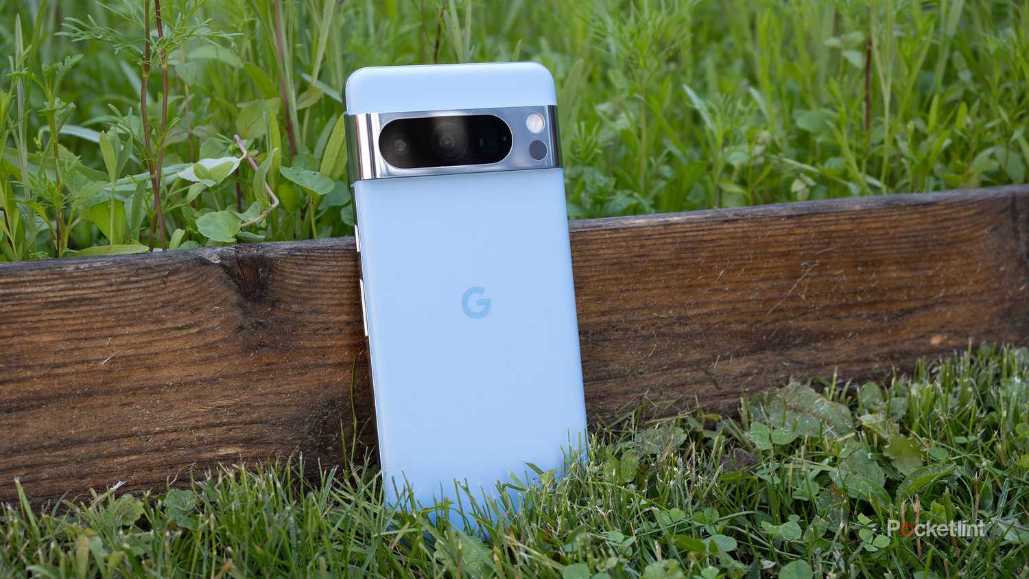 You can save $400 on the Pixel 8 Pro right now and get a free Pixel Watch 2