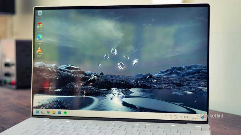 Here's how to make the taskbar transparent in Windows 11