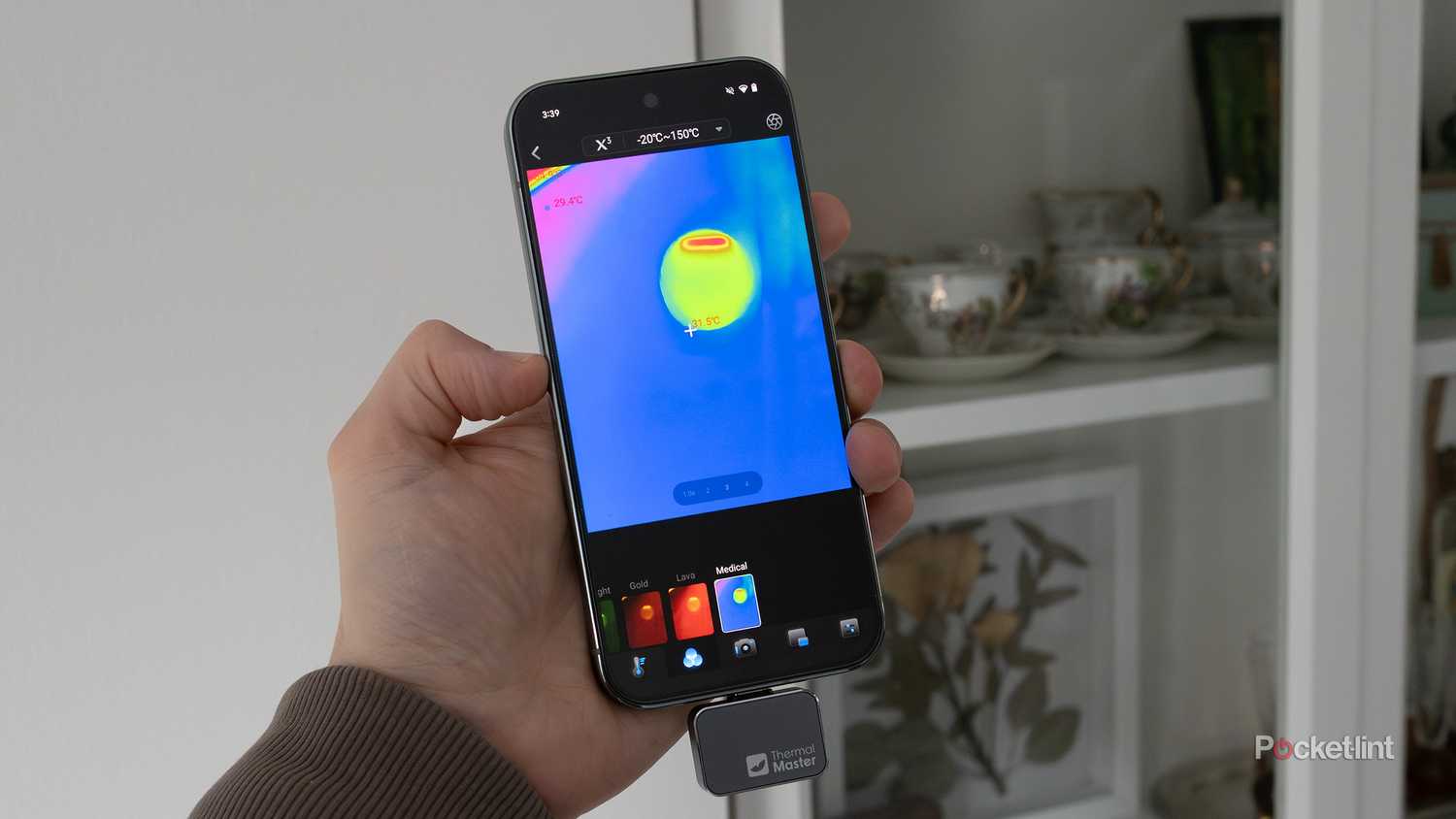 This tiny gadget lets your phone detect water leaks and see in the dark