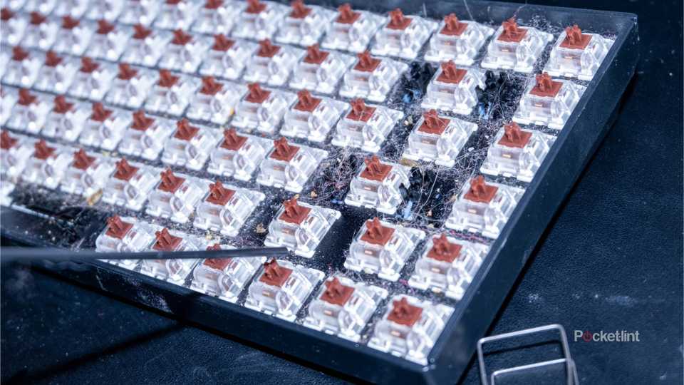 How I deep clean my grime-covered mechanical keyboard to make it look ...