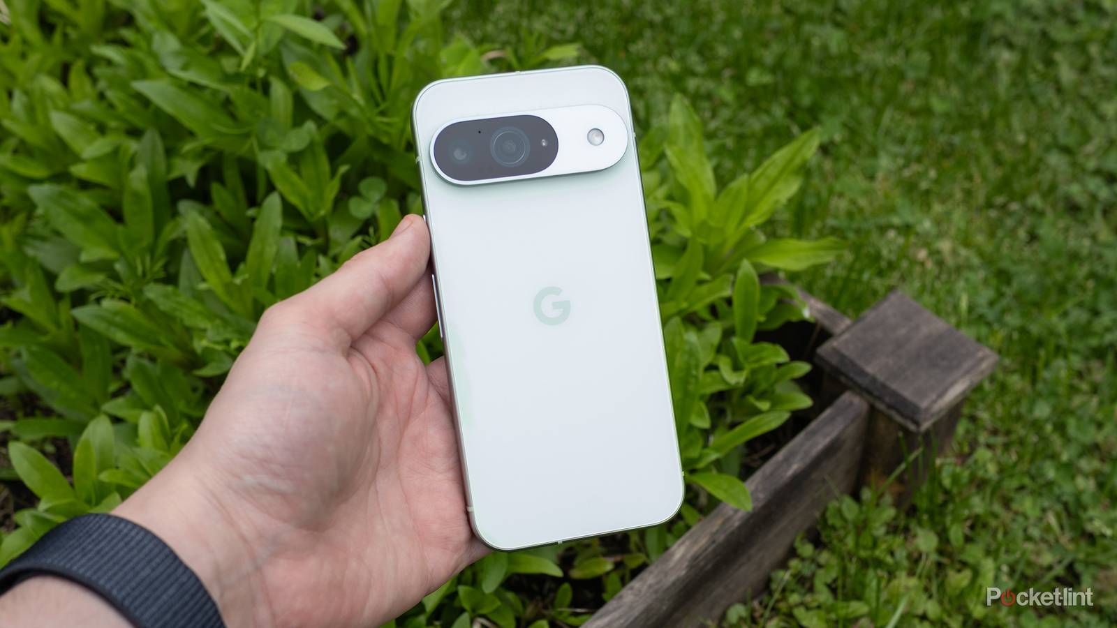 The Pixel jumps ahead of a surprising competitor in US sales race