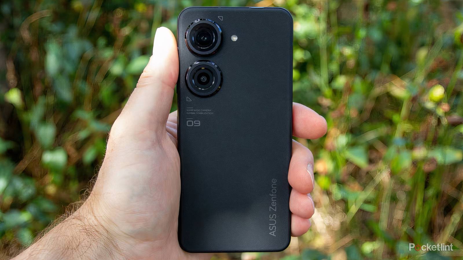 I’m sorry, but small smartphones aren’t making a comeback