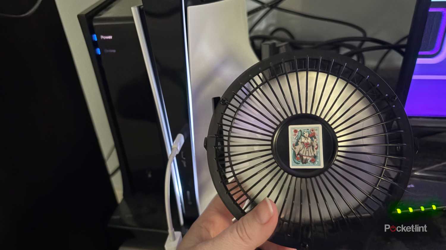 I plugged a USB fan into an iPhone, Kindle and 4 other dumb things