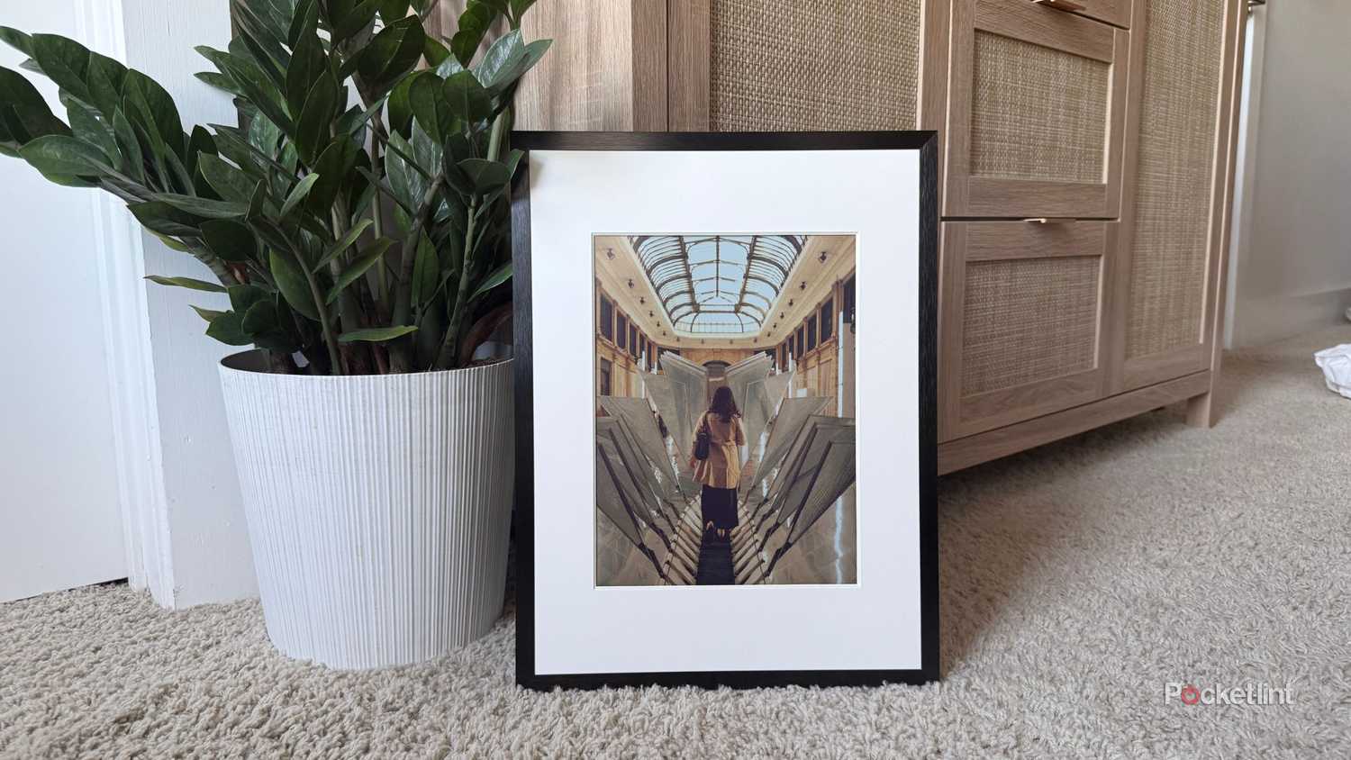 This E Ink picture frame is the hidden decor gem your walls are missing